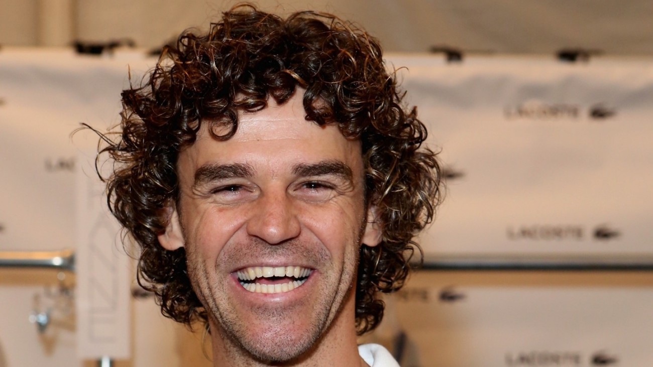 Prestígio internacional: Guga vai entregar troféu de Roland Garros