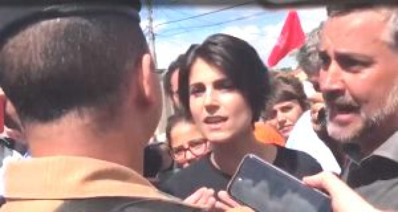 Eleitor de Bolsonaro tira onda com Manuela, que inventa agressão e cria ...