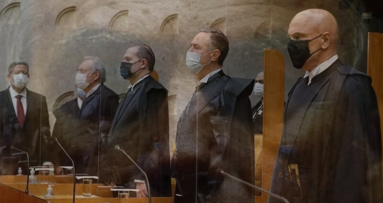 IstoÉ volta a destilar ojeriza, com ataques diretos a Bolsonaro e STF ...