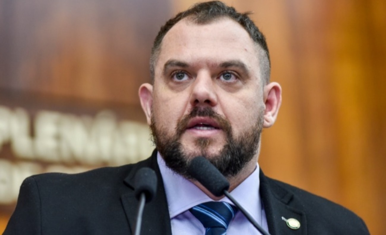 AO VIVO: Deputado Maroni, ex-noivo de Manuela, promete fazer novas ...