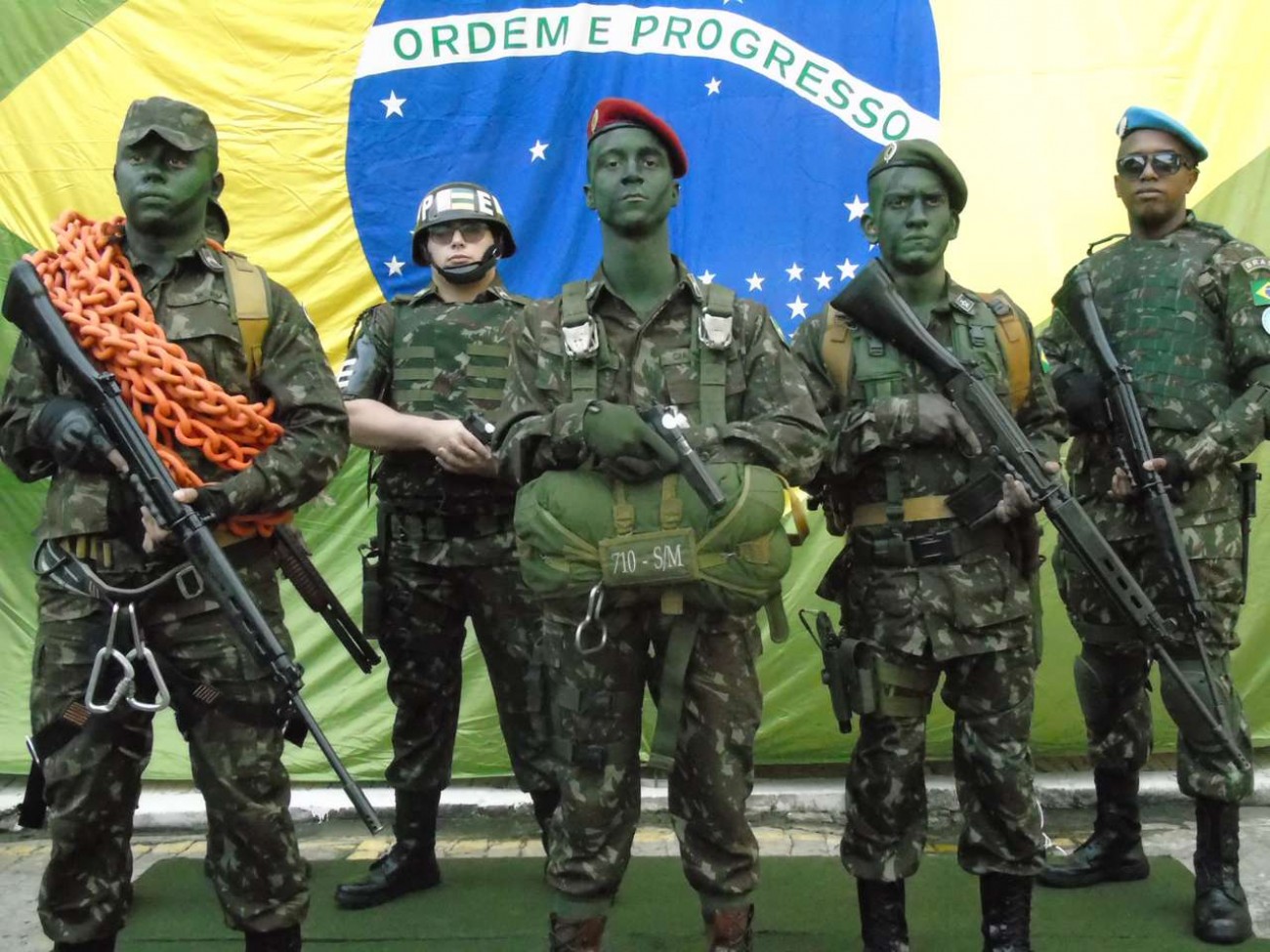 O Exército ganha 7 milhões de seguidores após o início das manifestações