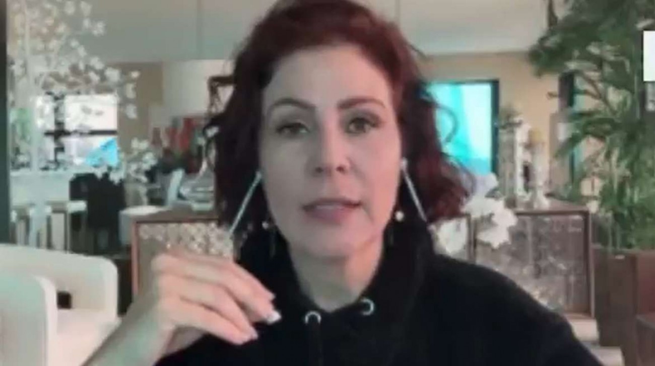 Fora do Brasil, Carla Zambelli já começou a nova "missão"...