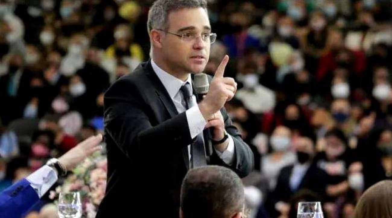 O complicado e quase incompreensível movimento de Mendonça em favor de ...